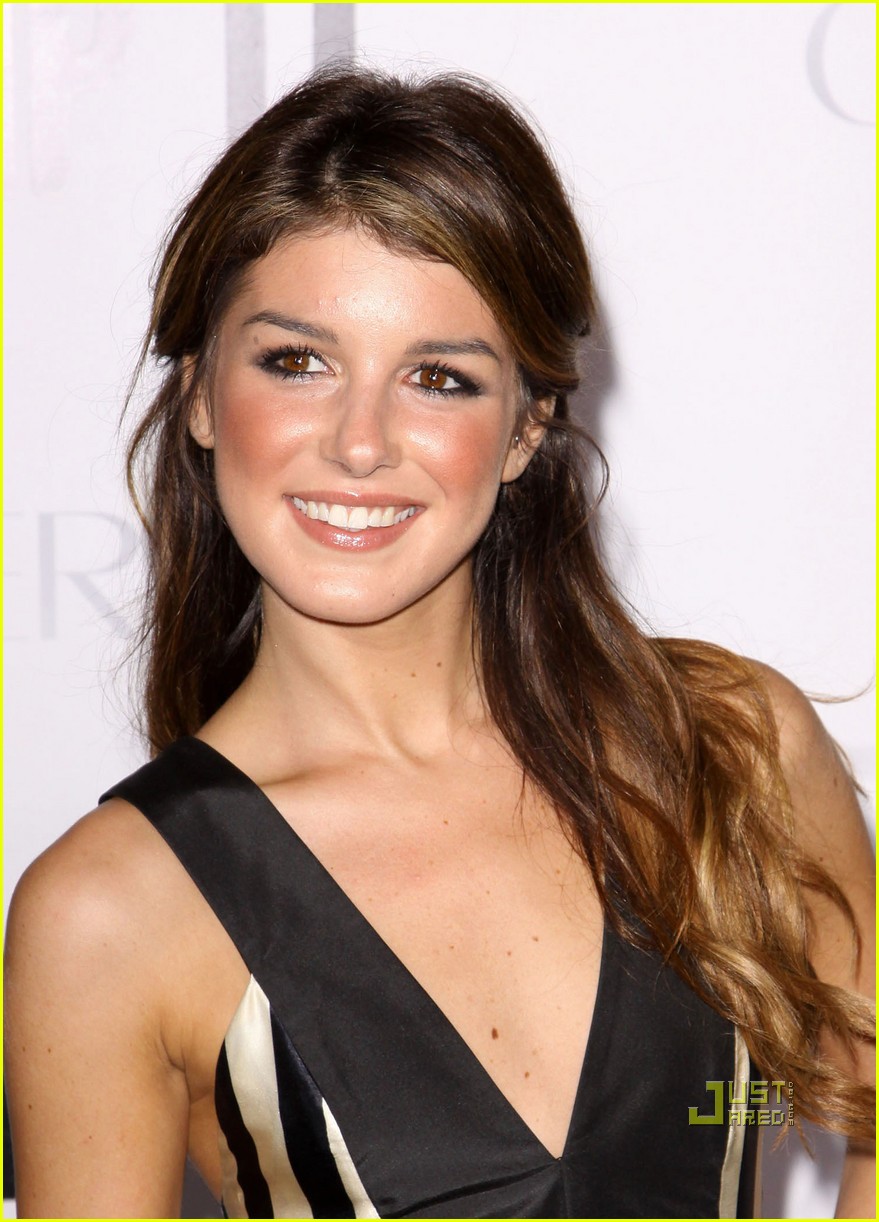 Shenae Grimes - Alchetron, The Free Social Encyclopedia