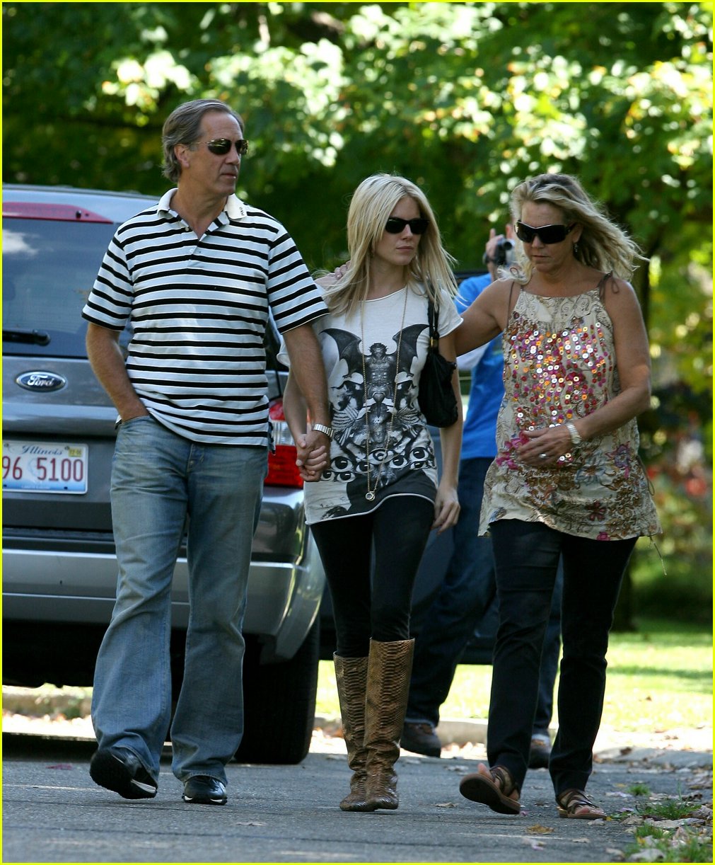 Full Sized Photo of sienna miller parents 04 | Photo 24851 | Just Jared
