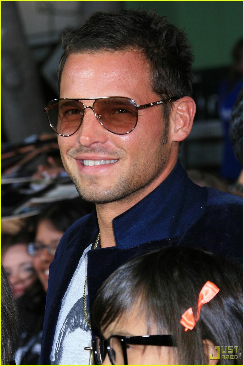Justin Chambers Brings His Kids To Movie Premieres Photo 2363631