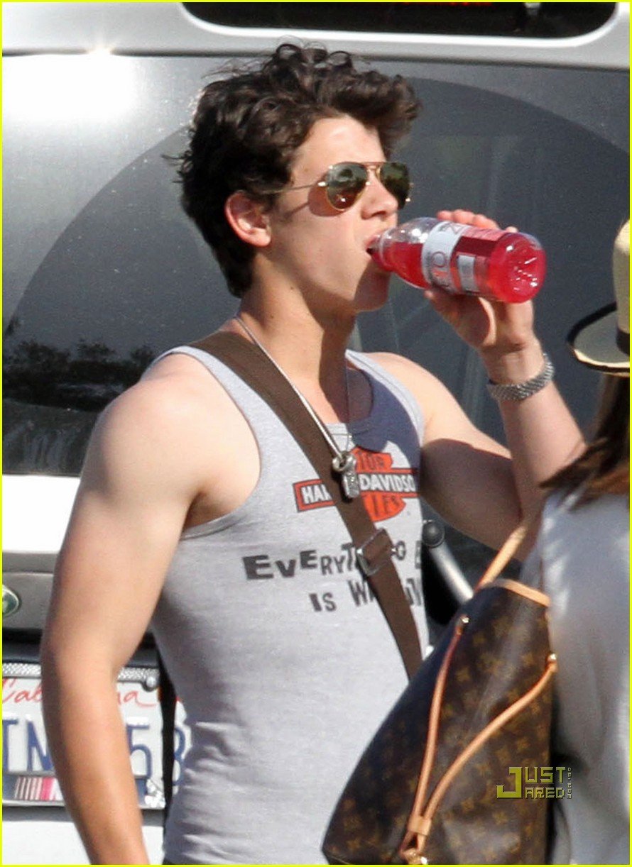 Full Sized Photo of nick jonas muscles arm 19 | Photo 2438371 | Just Jared