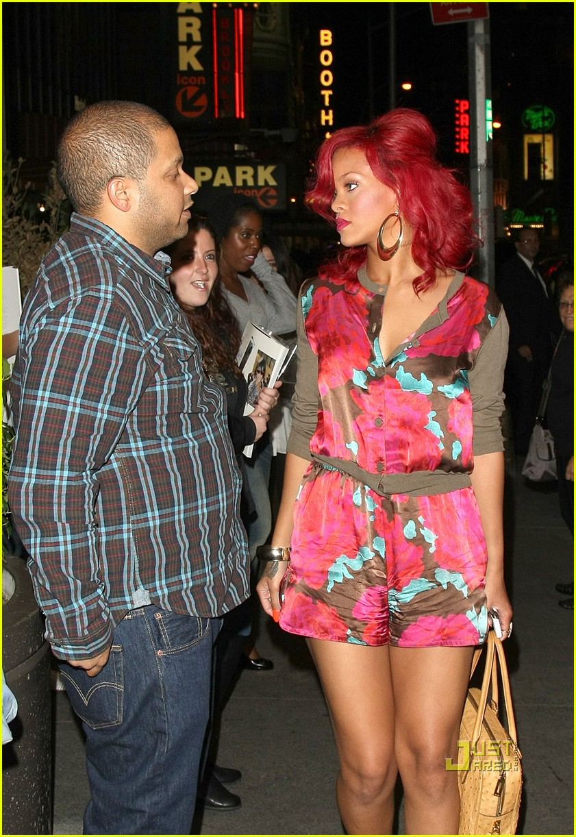 Full Sized Photo of rihanna mtv studios fan friendly 09 | Photo 2491310 ...