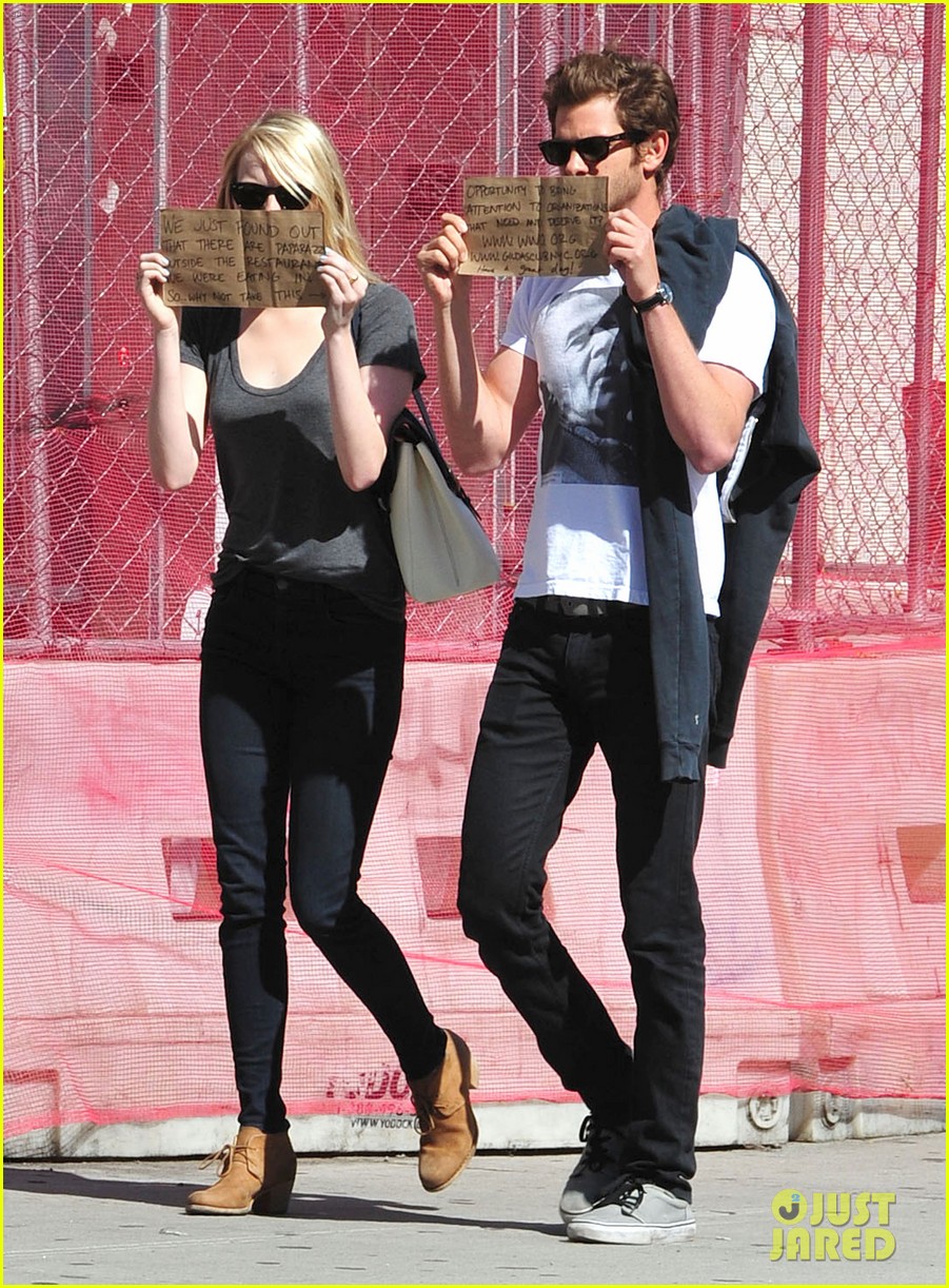 Emma Stone & Andrew Garfield Promote Charities with Handmade Signs to ...