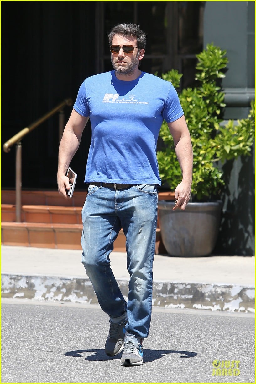 Hot Toys Dawn of Justice: Batman Figure Officially Revealed : r/DC ...