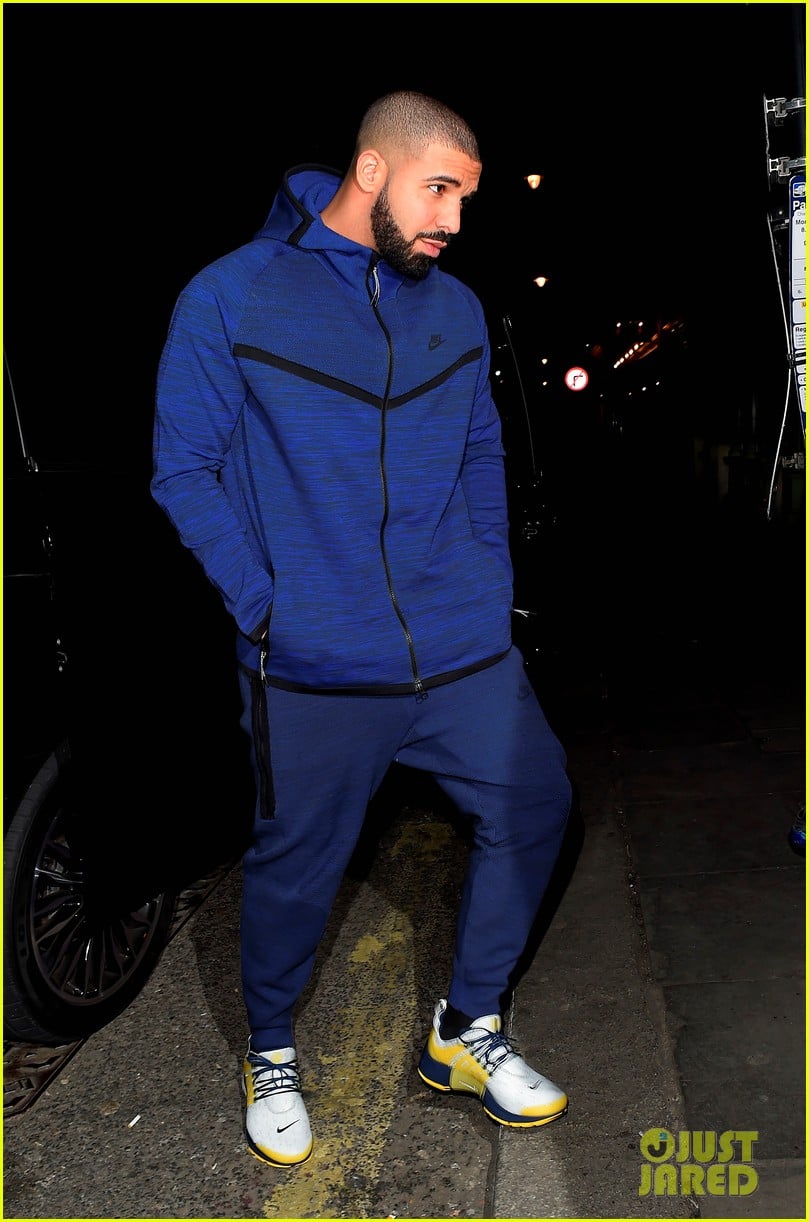 Full Sized Photo of drake steps out in full nike in london 04 | Photo ...