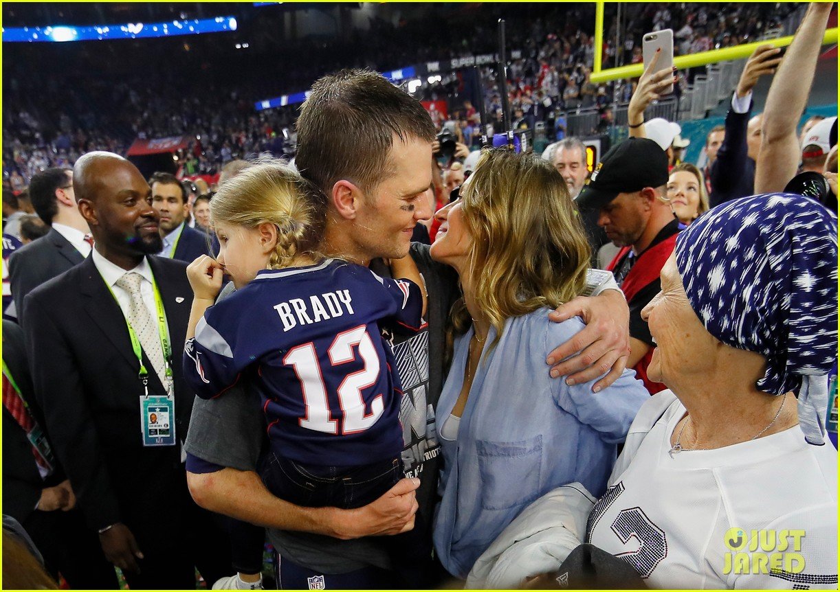 Gisele Bundchen & Kids Celebrate Tom Brady's Super Bowl Win on Field ...