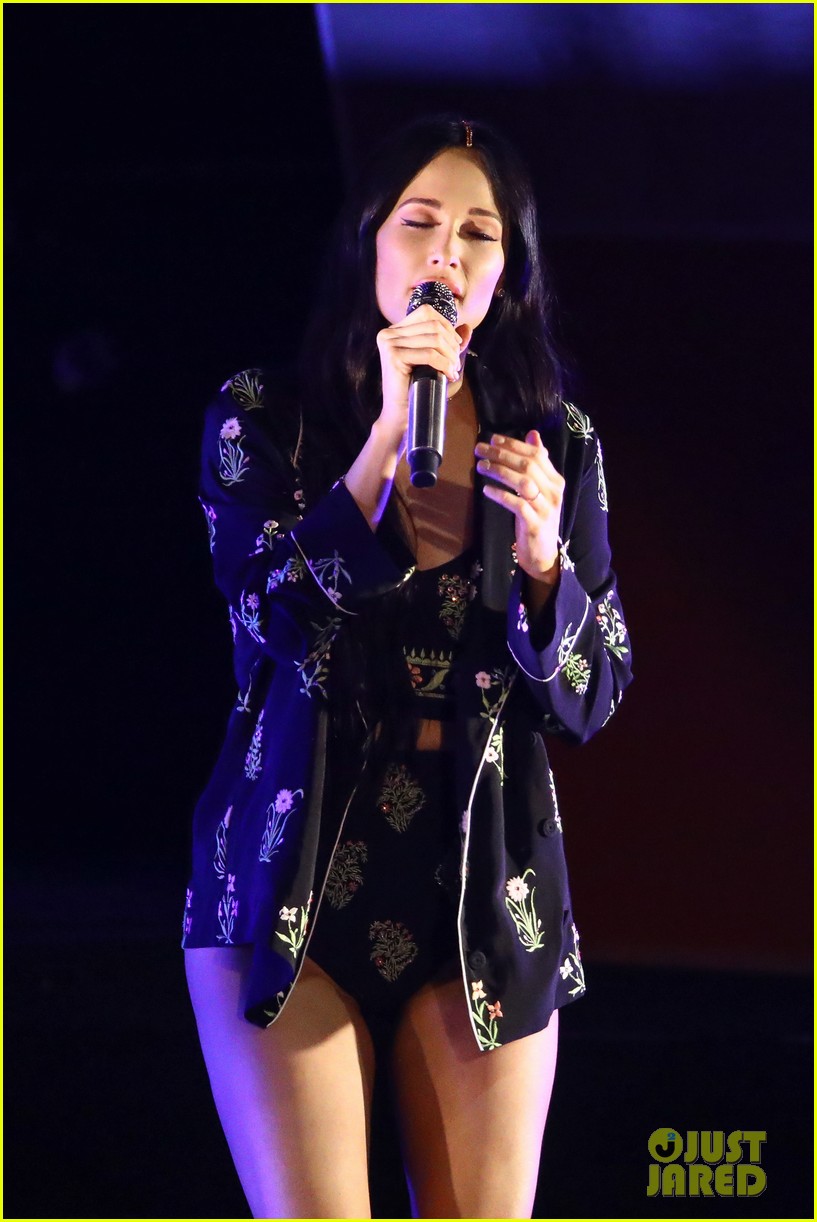 Full Sized Photo of kacey musgraves concert in la 05 | Photo 4339366 ...