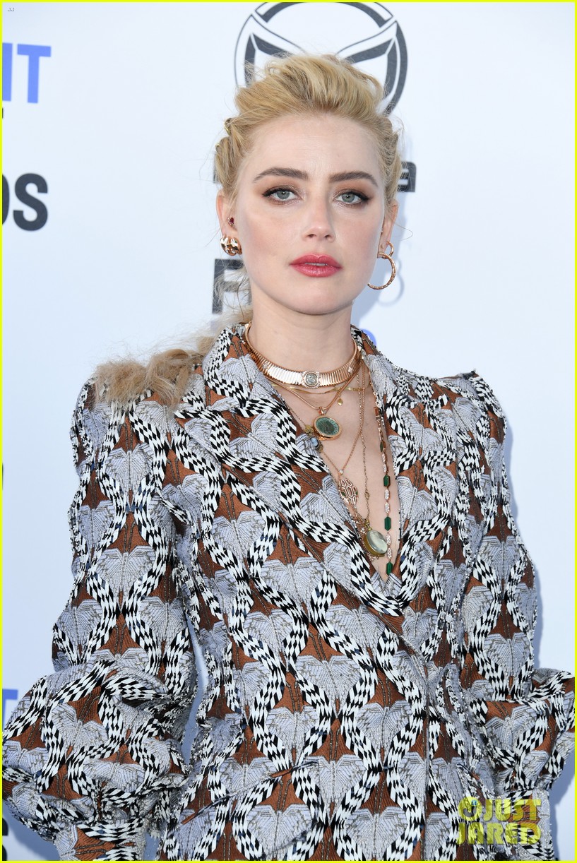 Full Sized Photo of amber heard rocks fendi suit spirit awards 08 ...